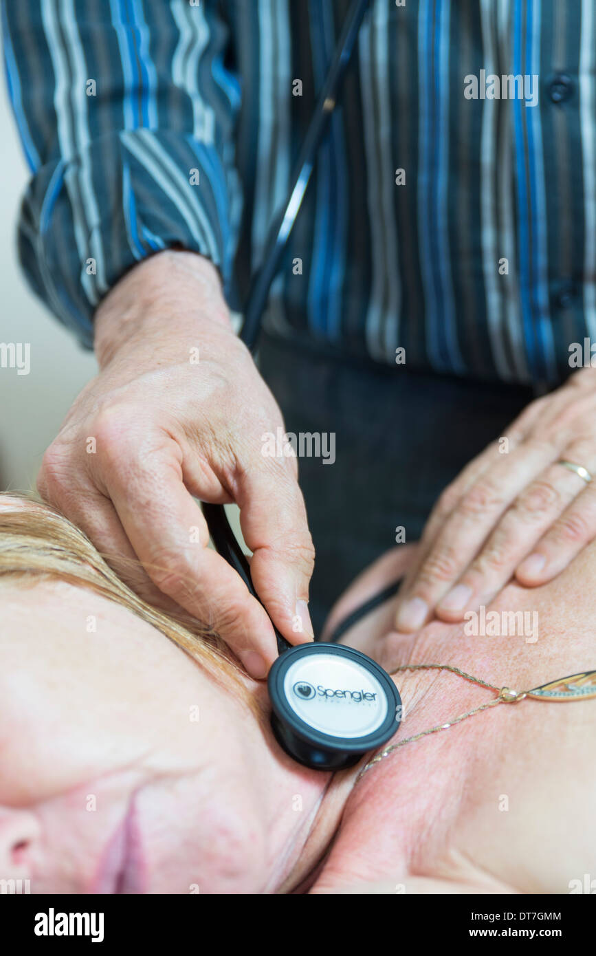 Carotid pulse hi-res stock photography and images - Alamy
