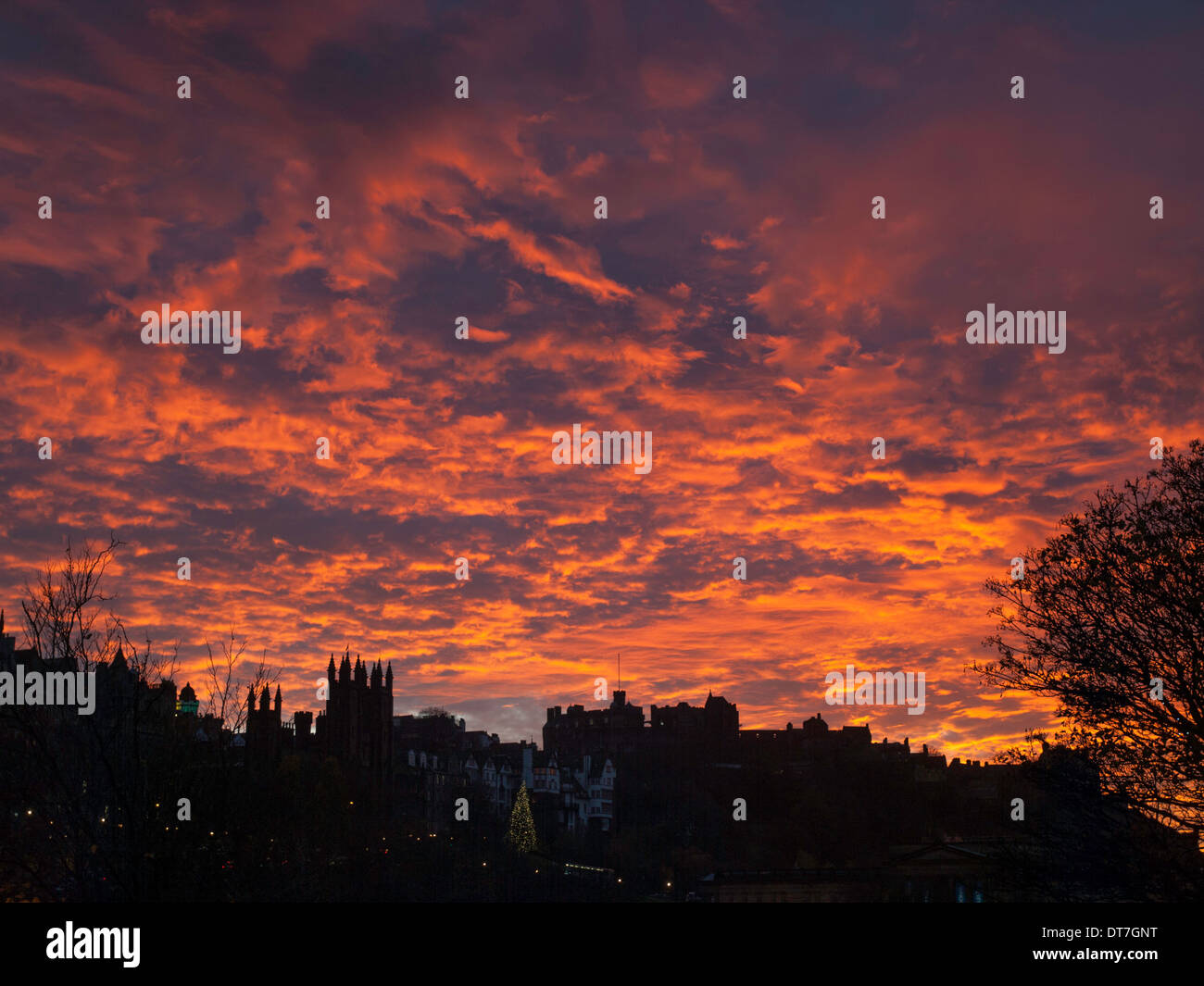 Edinburgh Castle Skyline Silhouette High Resolution Stock Photography ...
