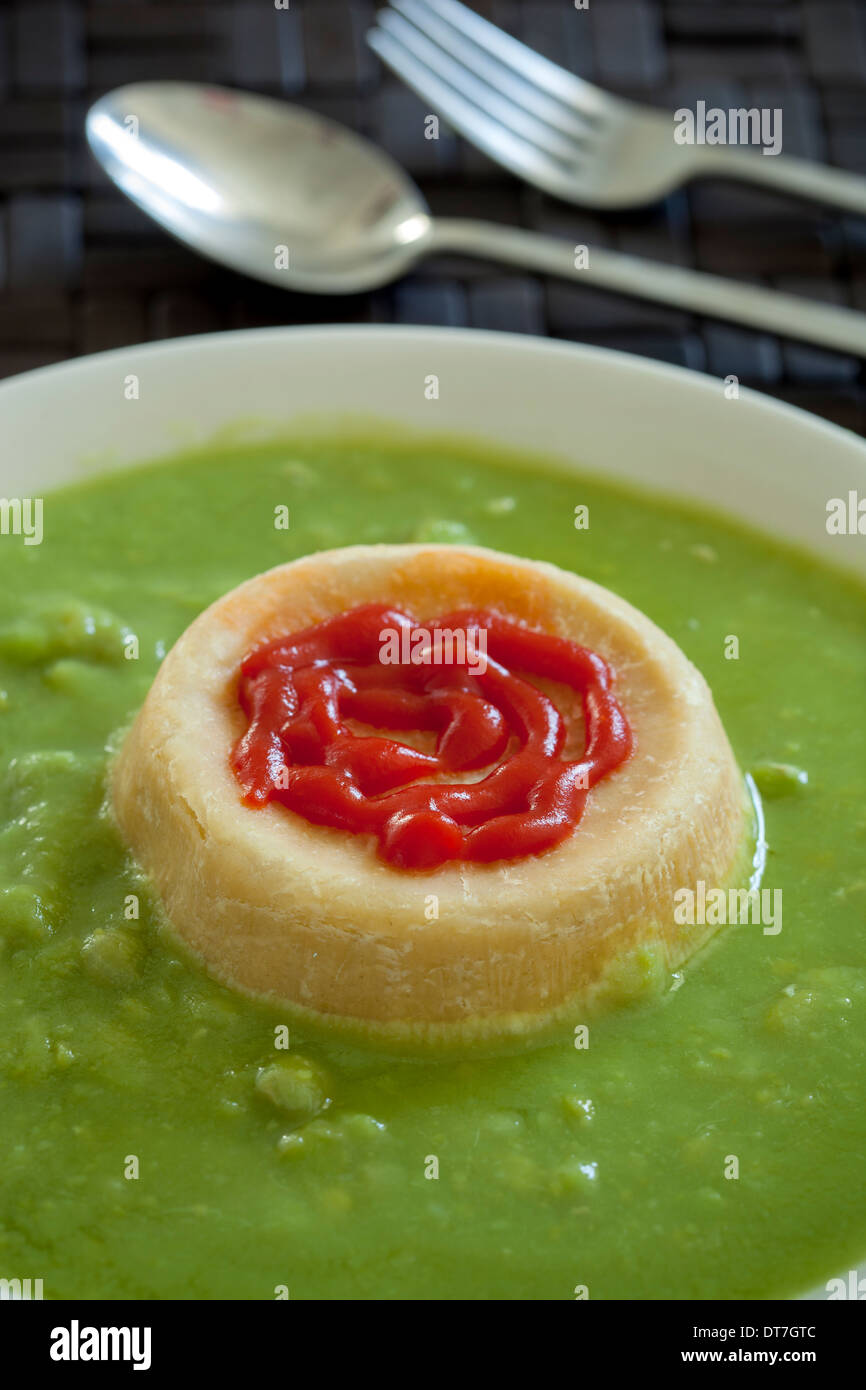 Pie floater hi-res stock photography and images - Alamy
