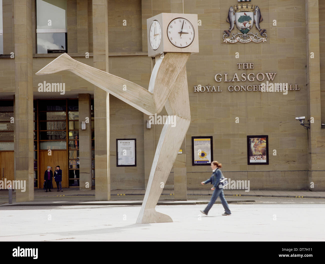 George Wylie's Running Clock Killermont Street Glasgow Stock Photo - Alamy