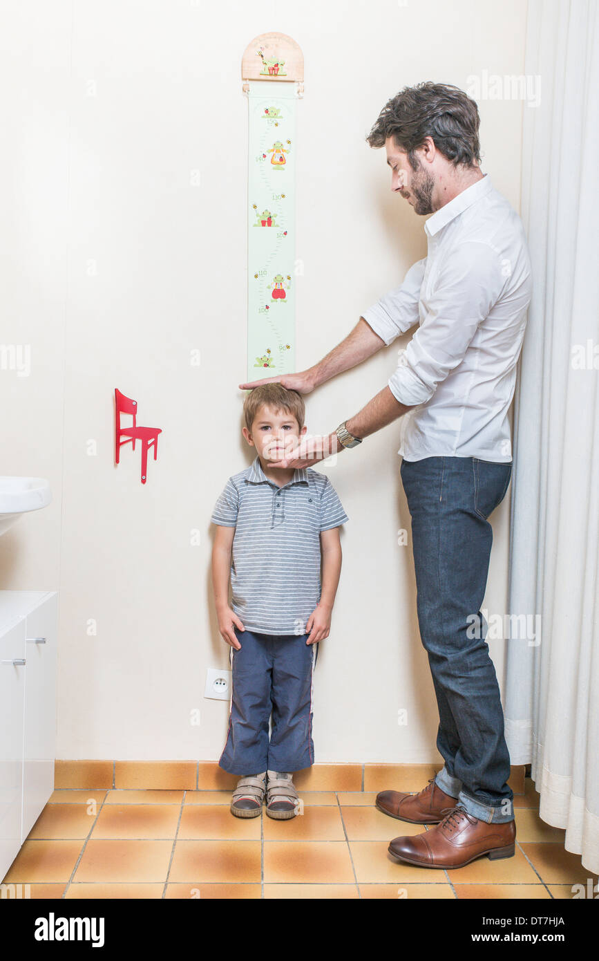 MEASURING HEIGHT IN A CHILD Stock Photo - Alamy
