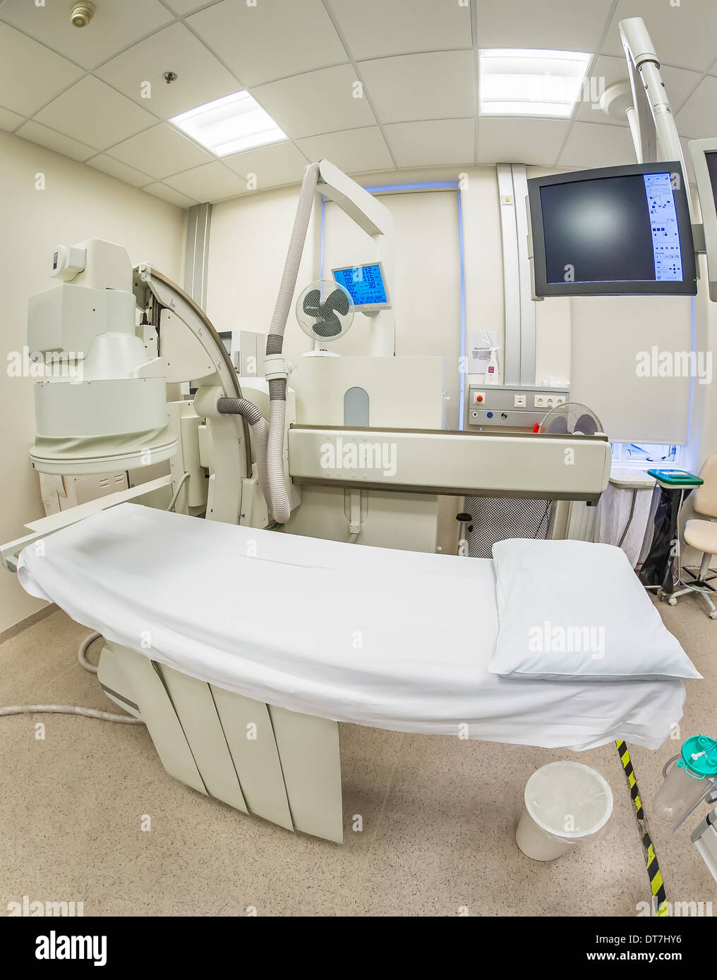 Multipurpose tilt-C X-ray machine using digital technology for a ...