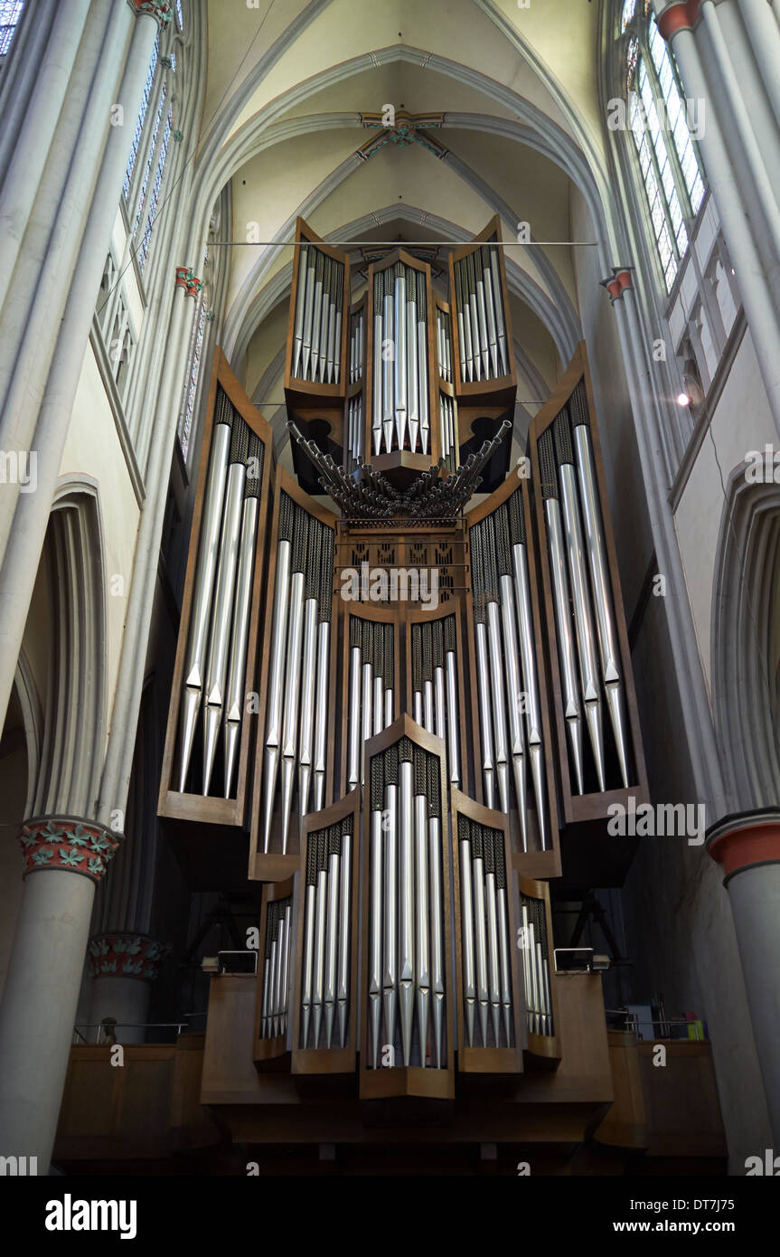 Cathedral organ hi-res stock photography and images - Alamy
