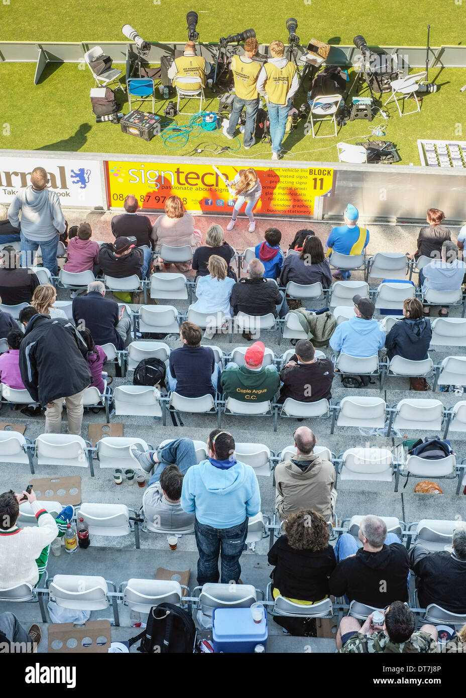Crowd of photographers hi-res stock photography and images - Alamy