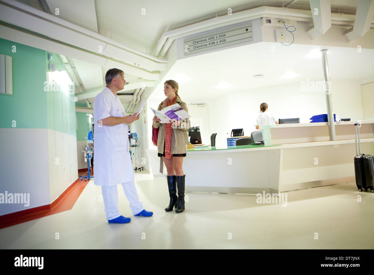 Hospital reception hi-res stock photography and images - Alamy