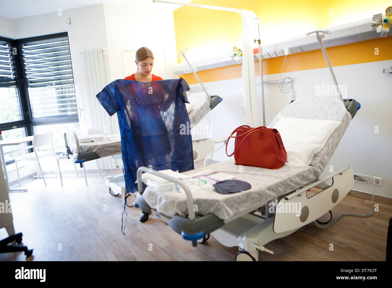 Outpatient Surgery High Resolution Stock Photography and Images - Alamy