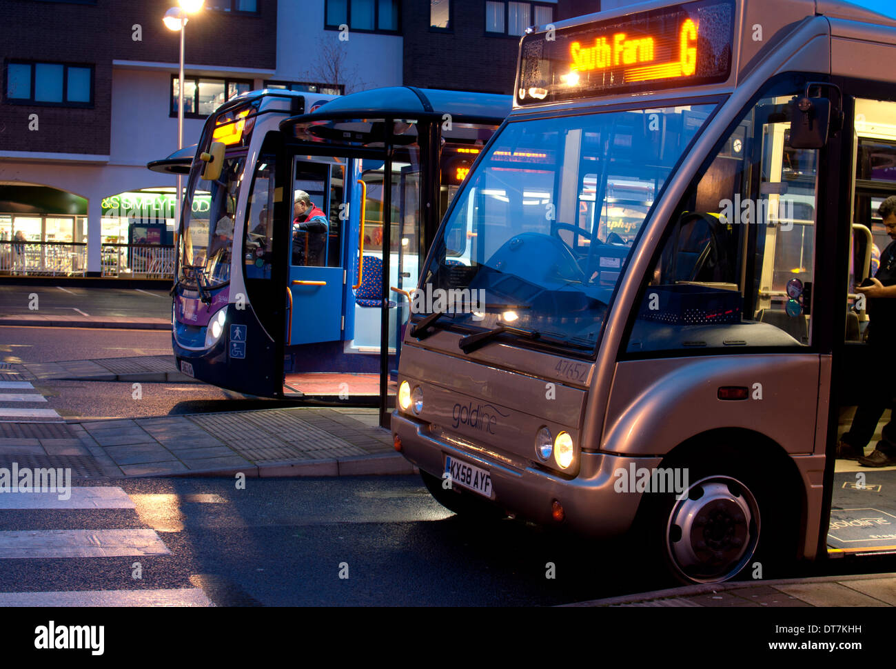 Bus station night hi-res stock photography and images - Alamy