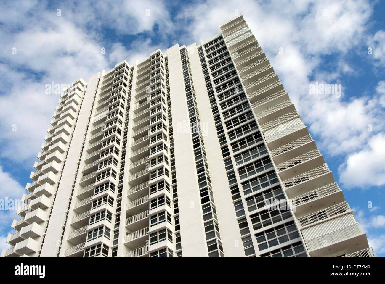 High rise apartment building in Florida Stock Photo - Alamy