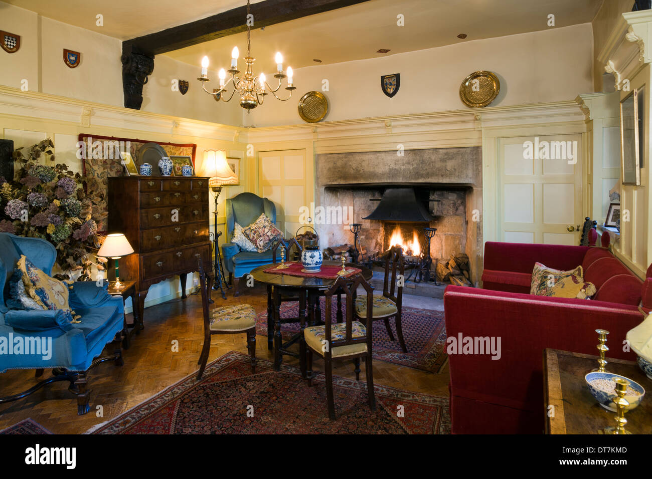 Home large open fire hi-res stock photography and images - Alamy