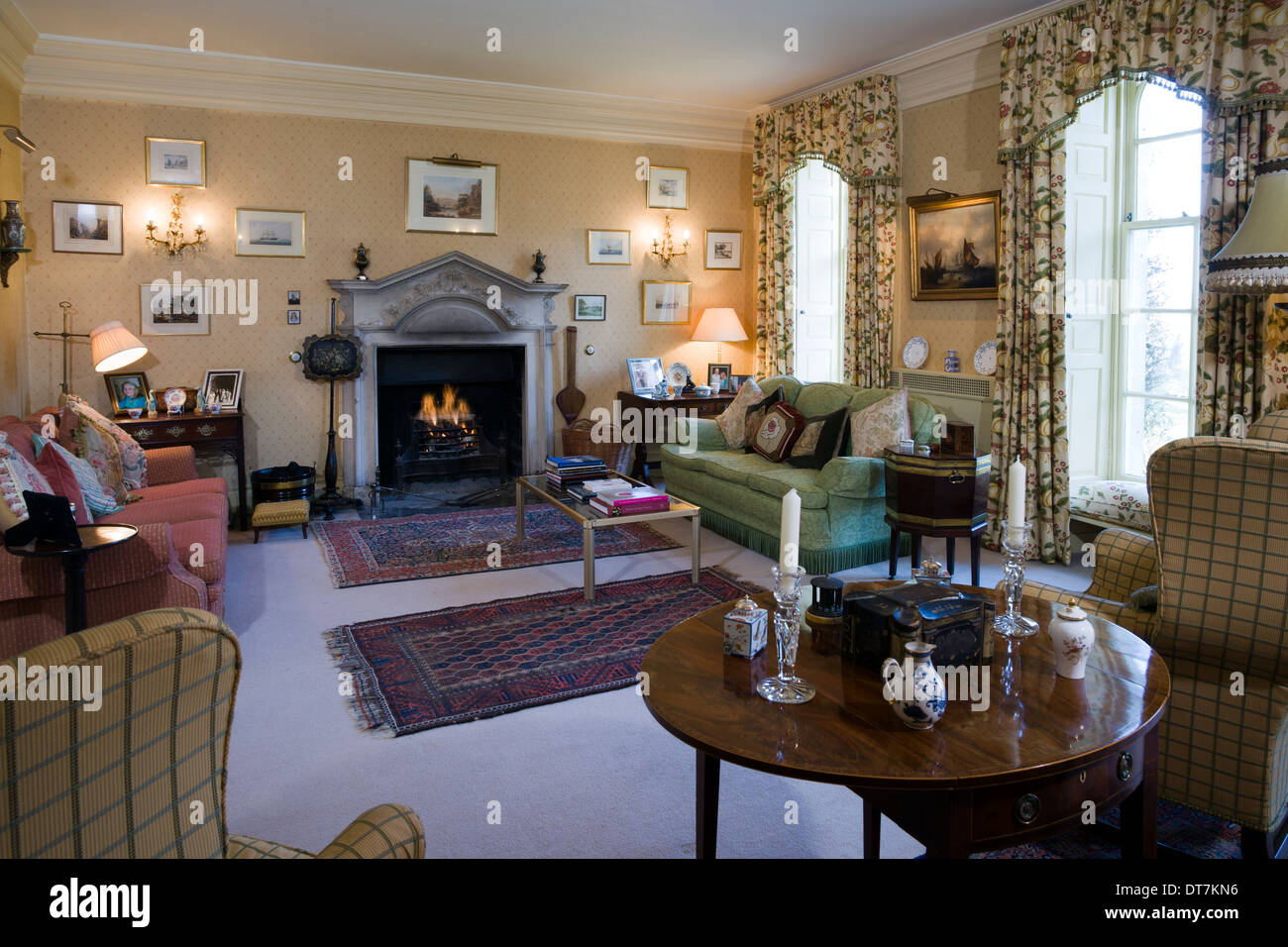 Traditional drawing room Stock Photo - Alamy
