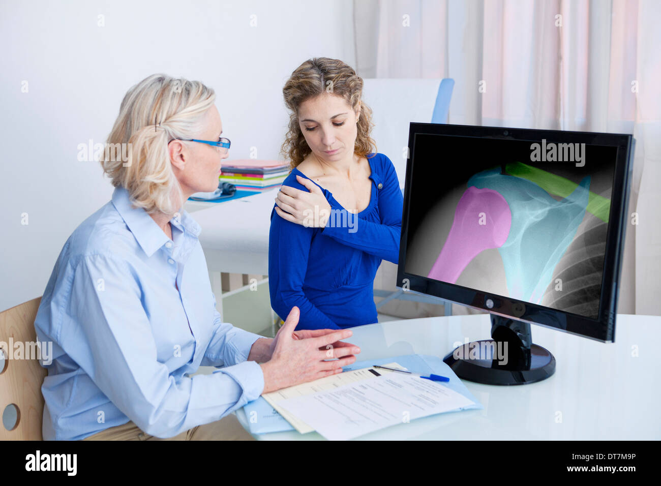 RHEUMATOLOGY CONSULTATION WOMAN Stock Photo - Alamy
