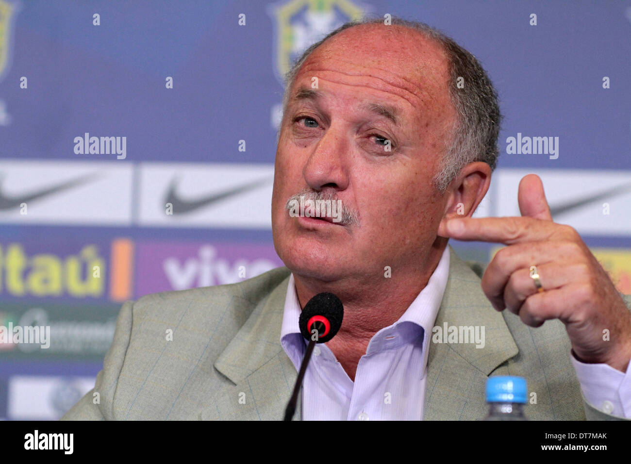 Brazilian national team coach hi-res stock photography and images - Alamy