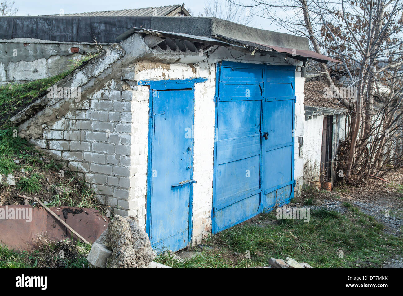 Rustic old garage hi-res stock photography and images - Alamy