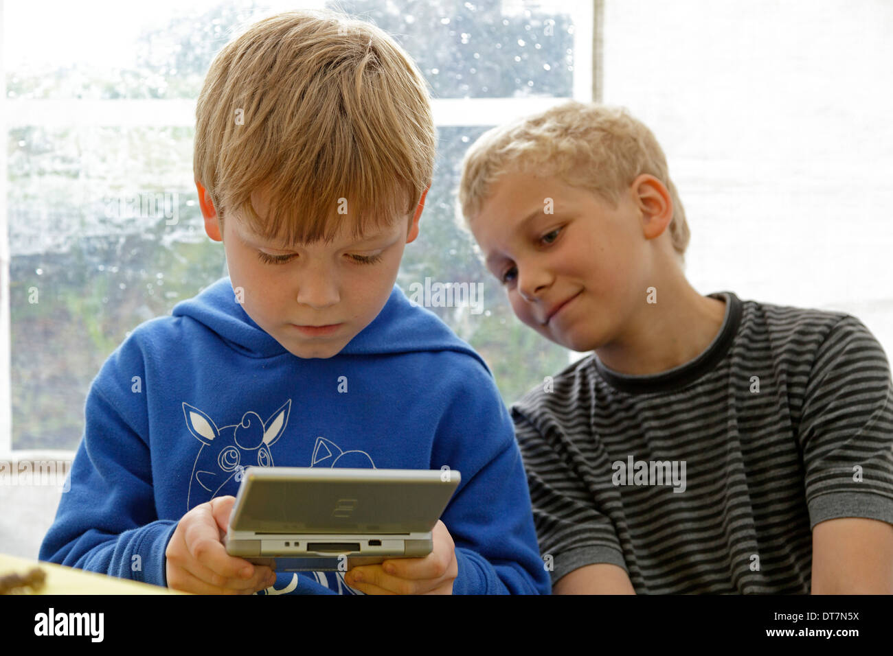 two young boys playing Nintendo Stock Photo - Alamy