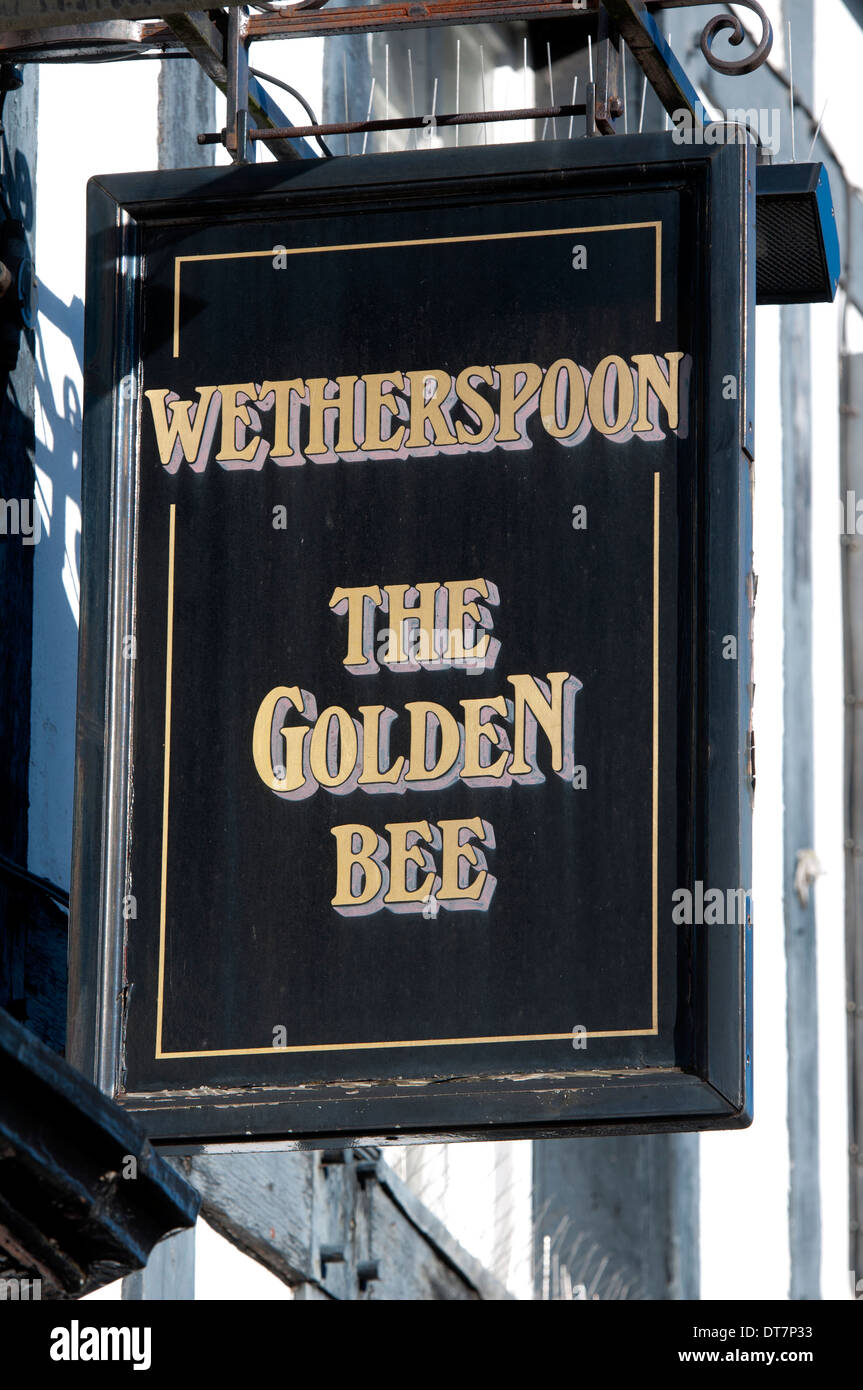 The Golden Bee pub sign, Stratford-upon-Avon, UK Stock Photo - Alamy