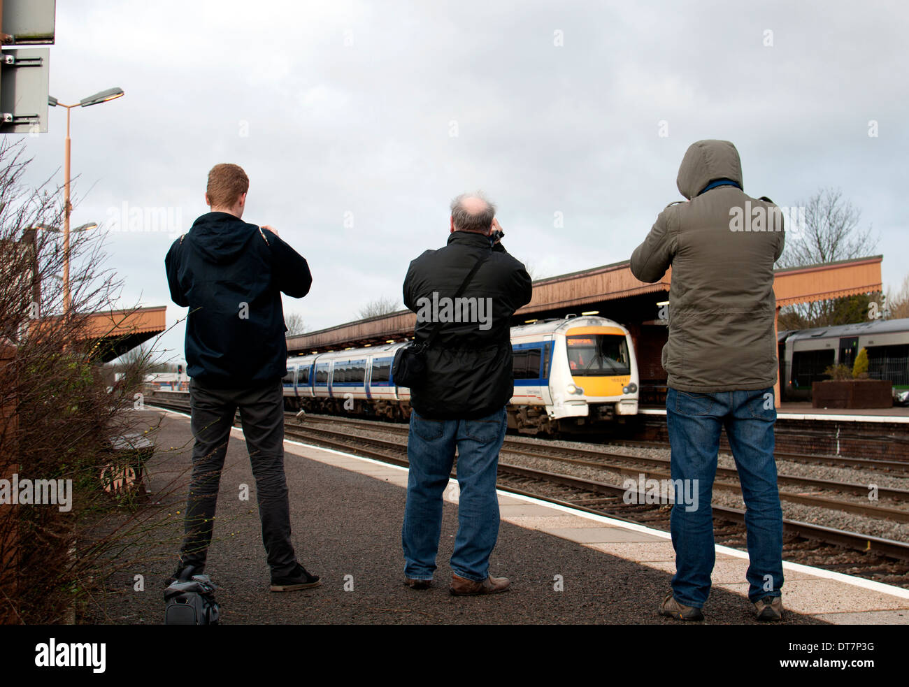 Rail enthusiasts photographing a Chiltern Railways diesel train ...