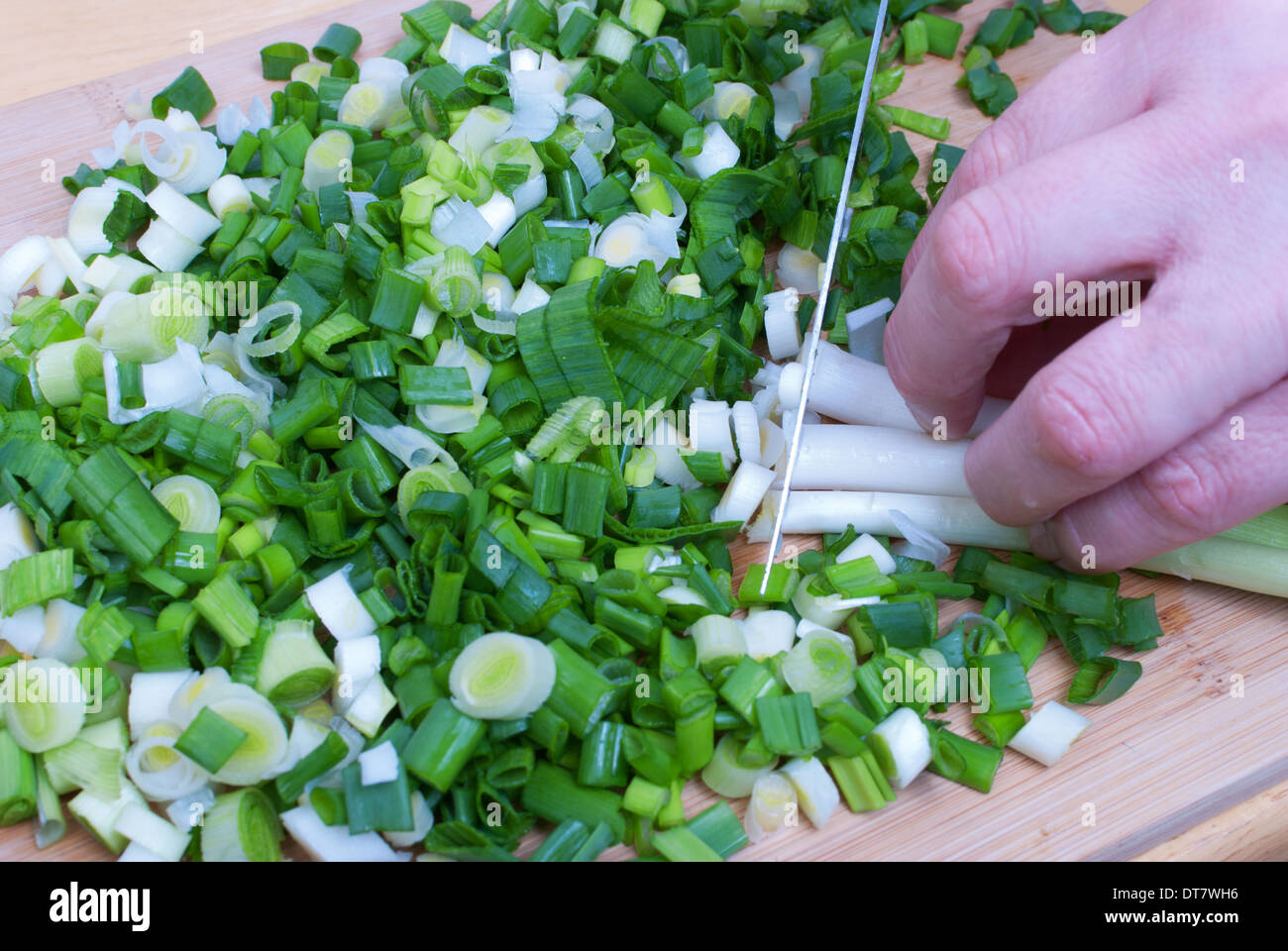 Chef chopping spring onions hi-res stock photography and images - Alamy