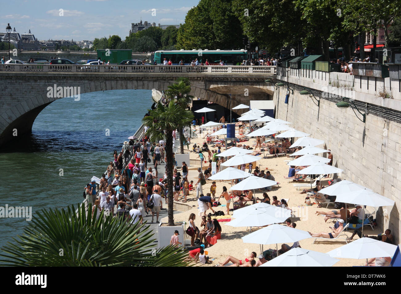 Paris beach hi-res stock photography and images - Alamy