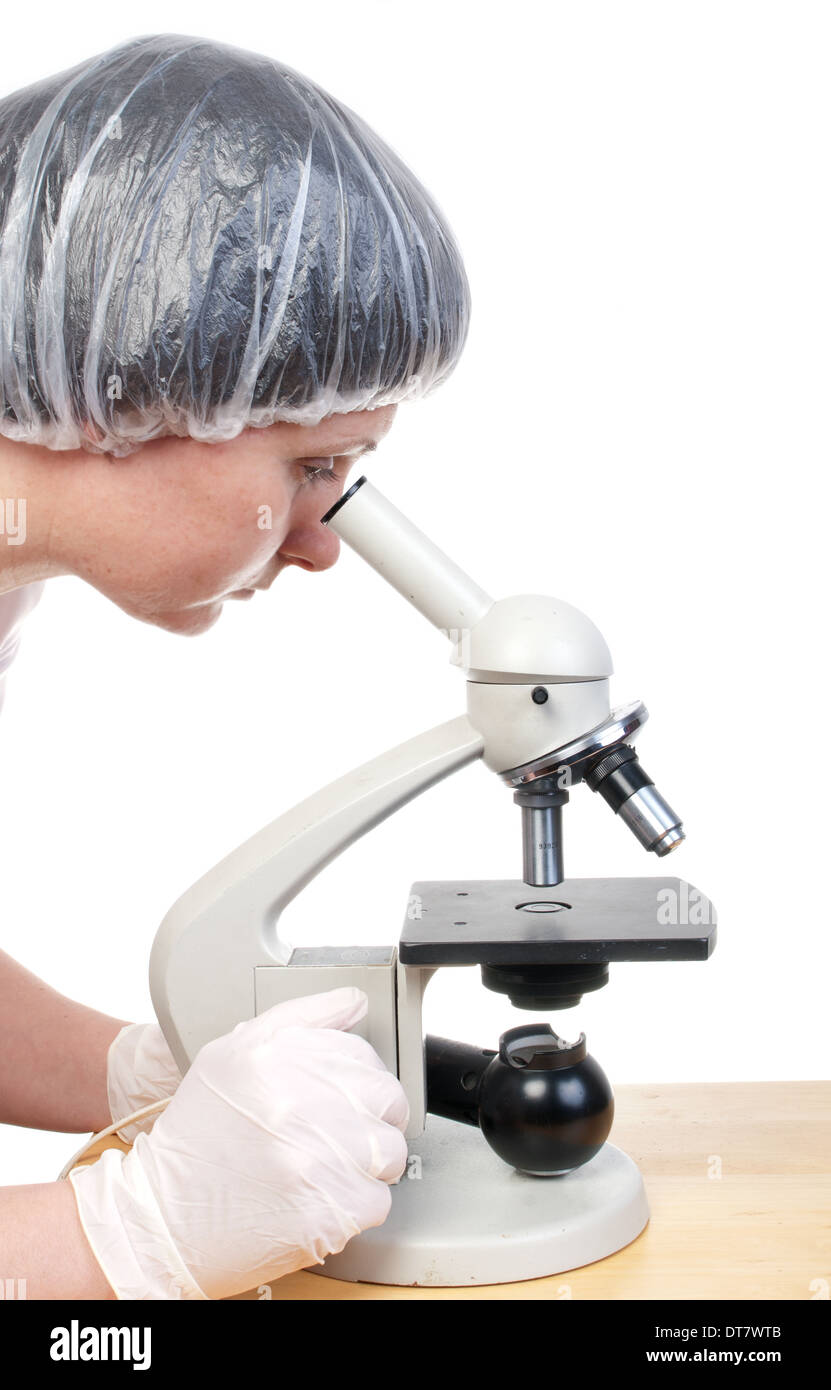Looking under a microscope hi-res stock photography and images - Alamy