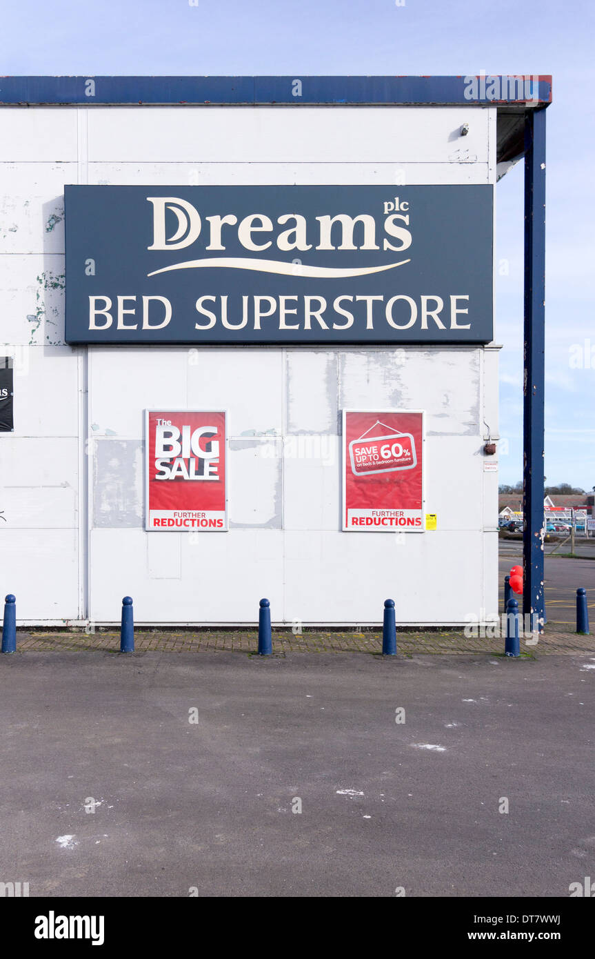 Dreams PLC bed superstore building and sale signs Stock Photo - Alamy