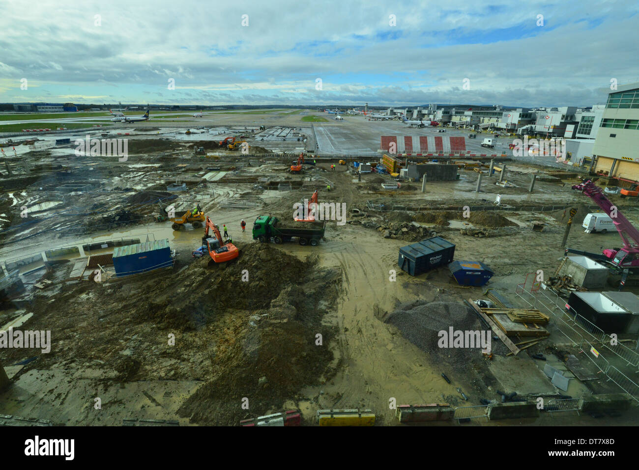 The building of the new Pier 1 at London, Gatwick Stock Photo - Alamy