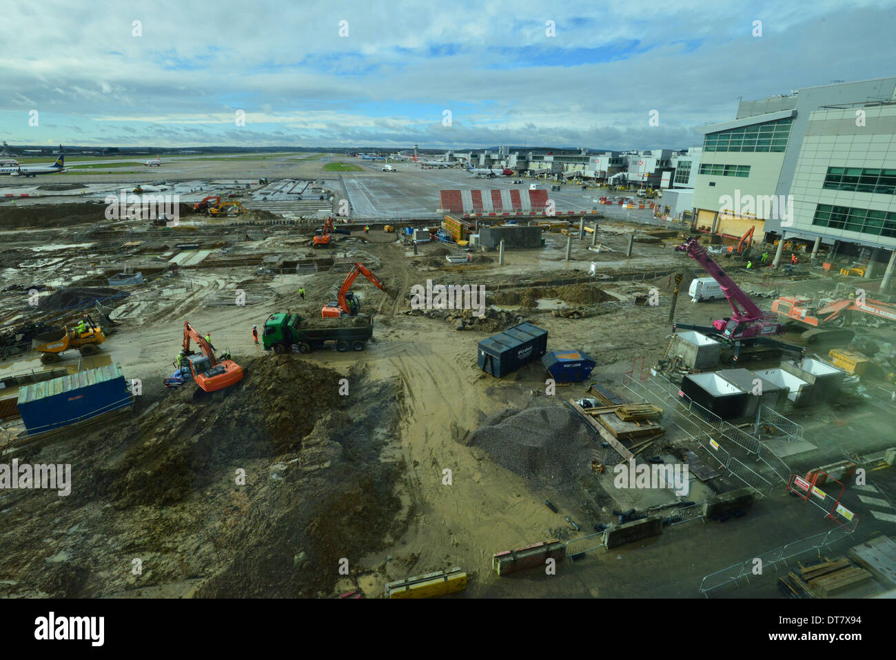 The building of the new Pier 1 at London, Gatwick Stock Photo - Alamy