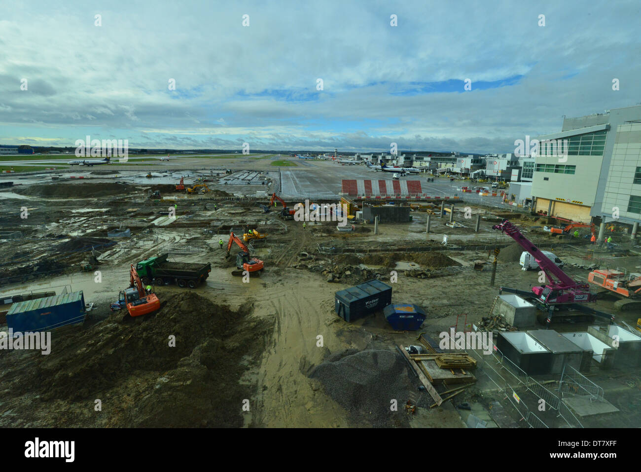 The building of the new Pier 1 at London, Gatwick Stock Photo - Alamy