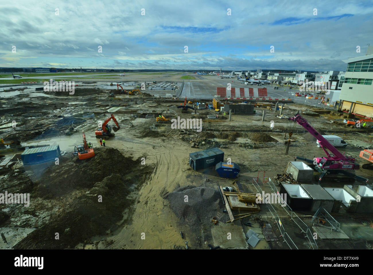 The building of the new Pier 1 at London, Gatwick Stock Photo - Alamy