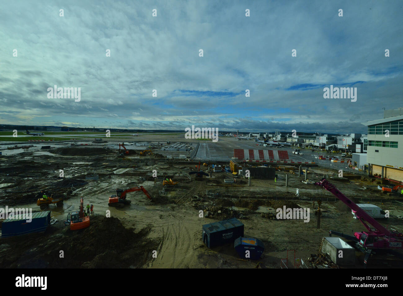 The building of the new Pier 1 at London, Gatwick Stock Photo - Alamy