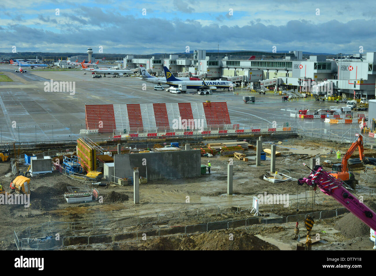 The building of the new Pier 1 at London, Gatwick Stock Photo - Alamy