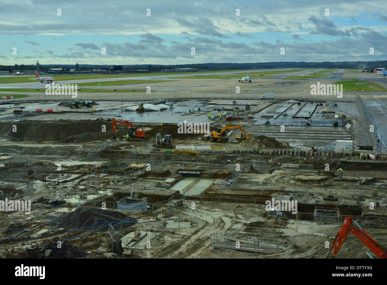 The building of the new Pier 1 at London, Gatwick Stock Photo - Alamy