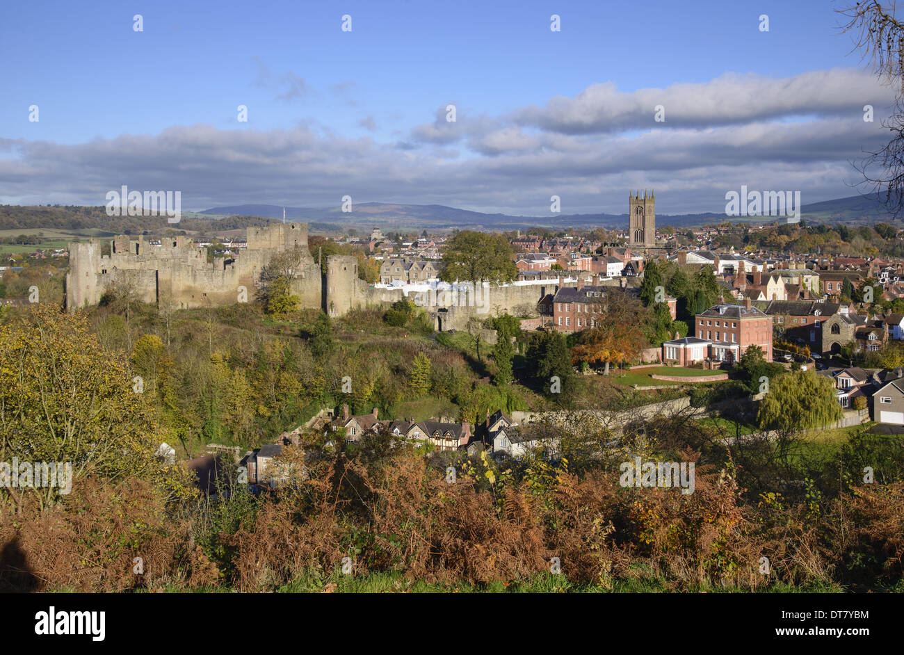 Medieval castle britain hi-res stock photography and images - Alamy