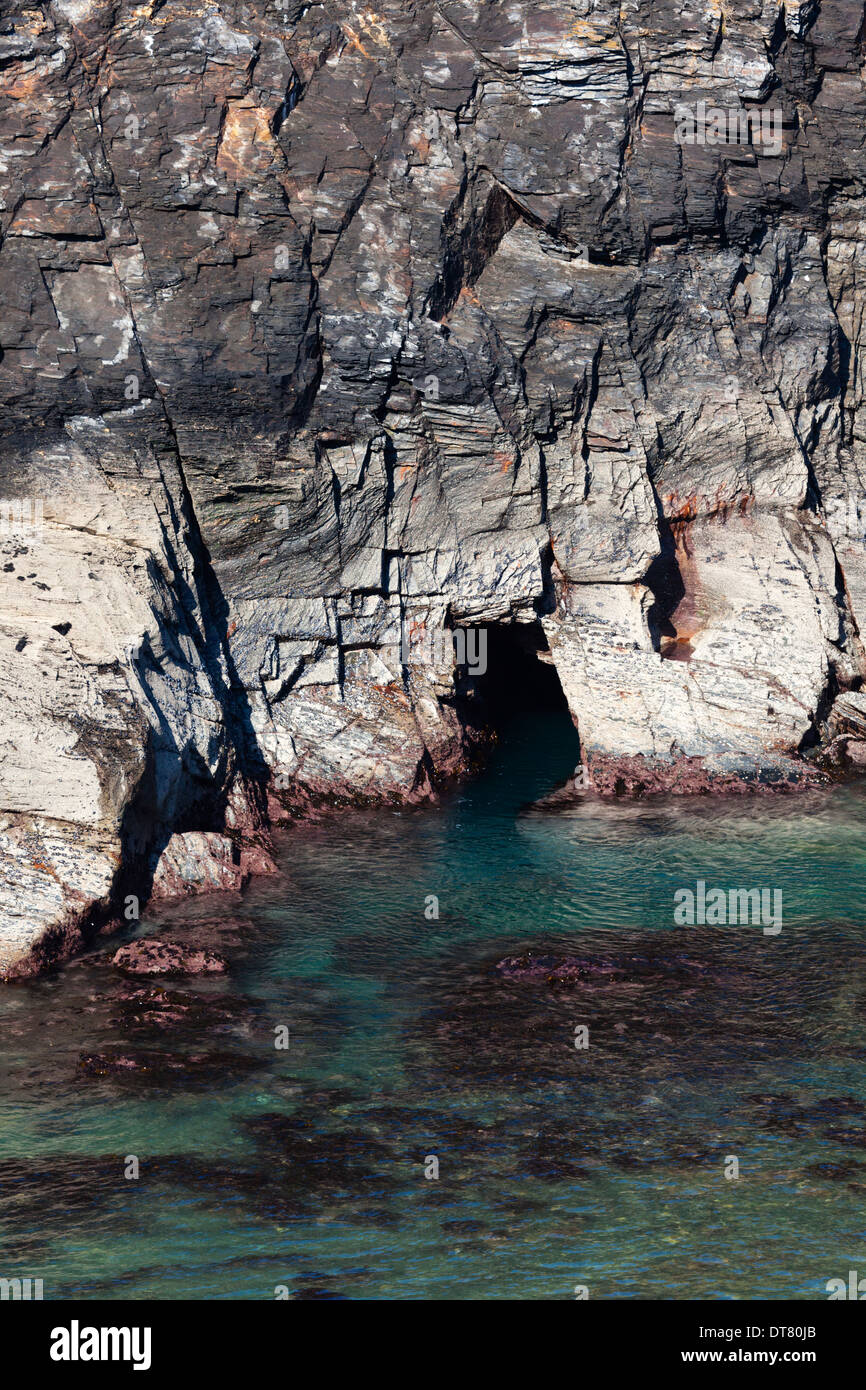 Cornwall sea cave hi-res stock photography and images - Alamy
