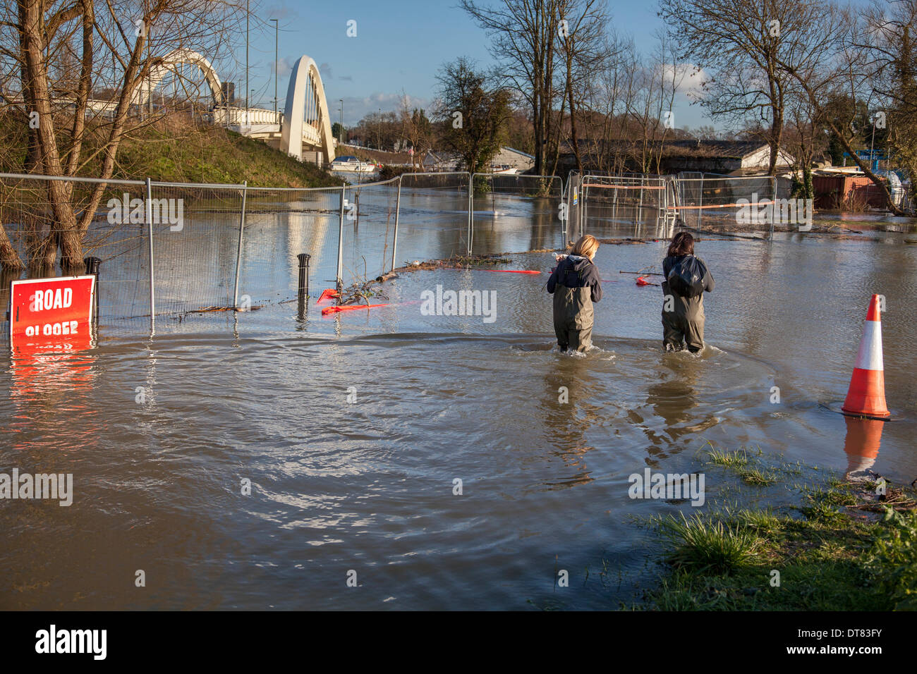Shepperton road hi-res stock photography and images - Alamy