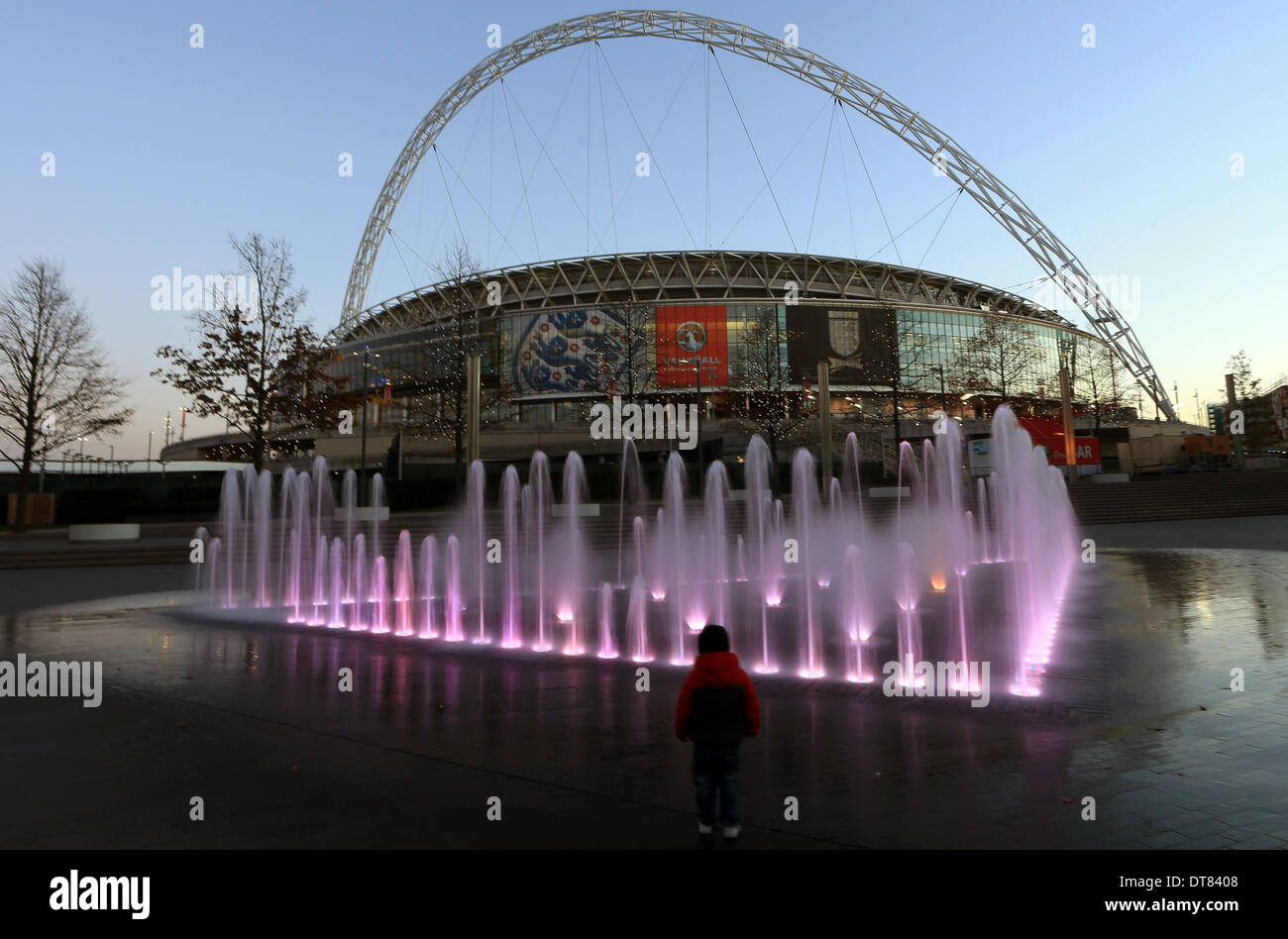 Wembley stadium hi-res stock photography and images - Alamy