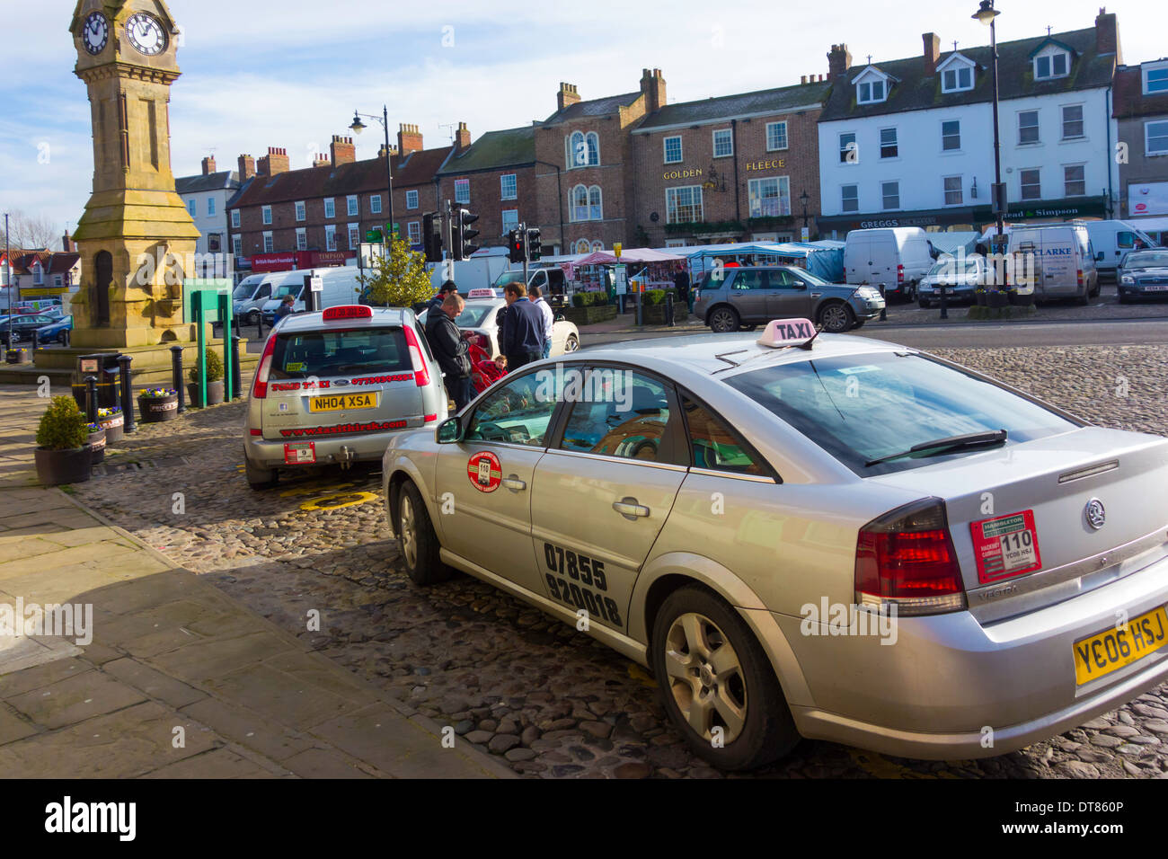 Taxis waiting in taxi rank hi-res stock photography and images - Alamy