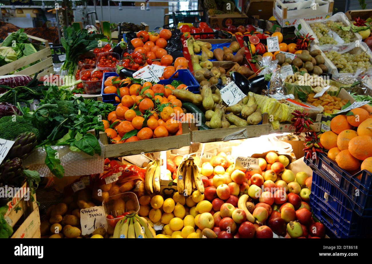 Market in Europe, fruits Stock Photo - Alamy