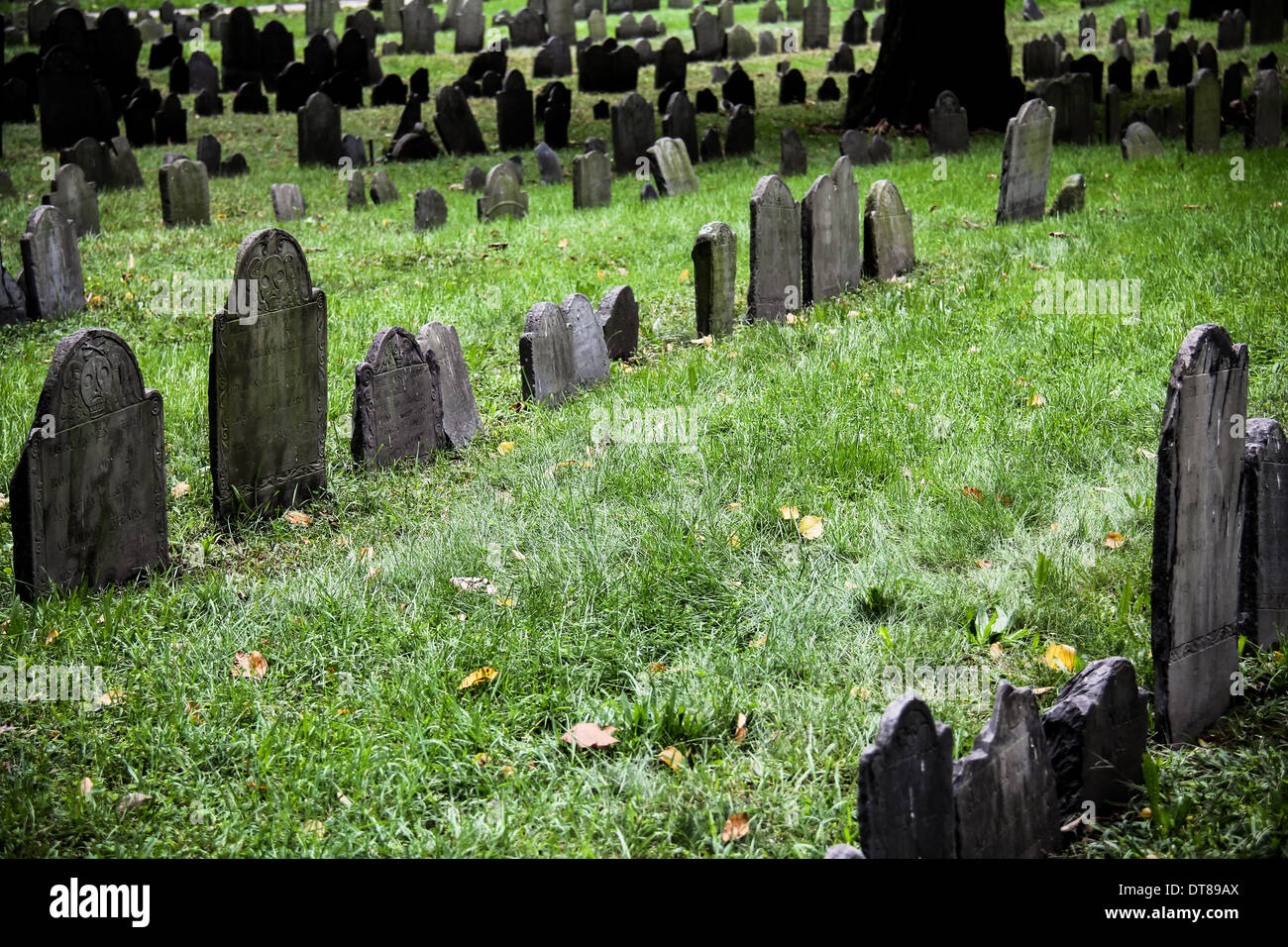 Old headstones massachusetts hi-res stock photography and images - Alamy