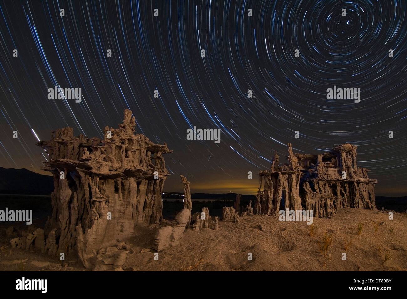 Star trails and intricate sand tufa formations at Mono Lake, California ...