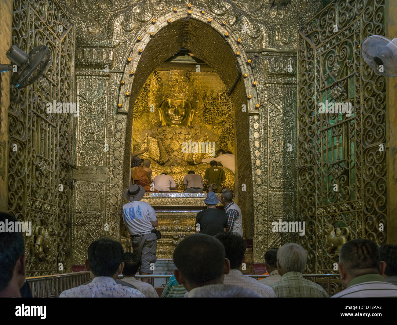 Mahamuni Buddha, Mahamuni Buddha Temple, Mandalay, Myanmar Stock Photo ...