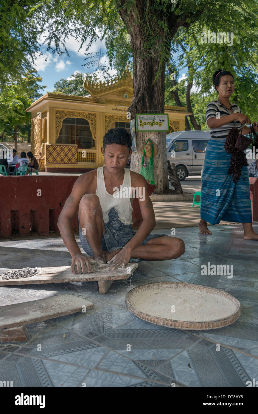 Man polishing a marble slab hi-res stock photography and images - Alamy