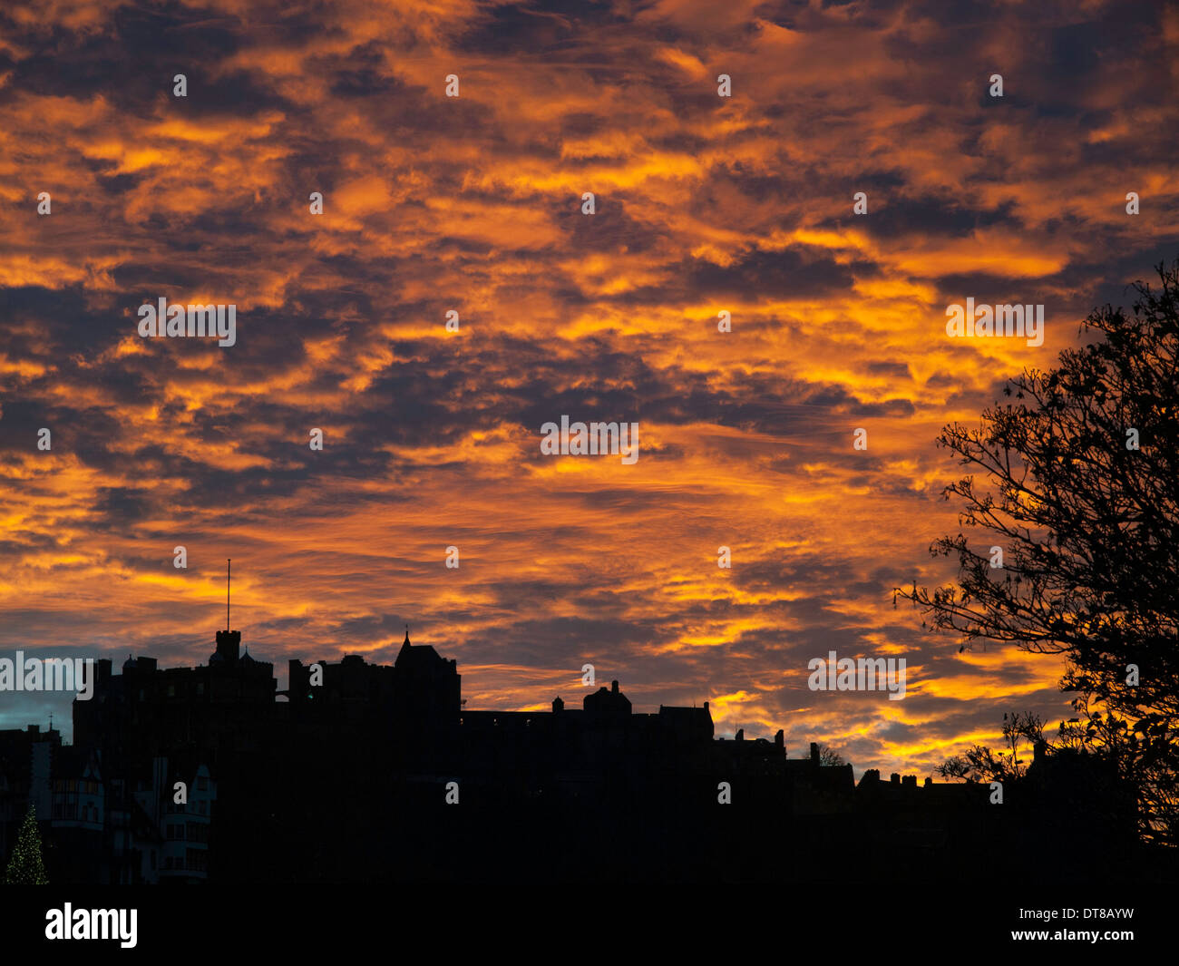 Sunset behind Edinburgh Castle, Princes Street, Edinburgh Stock Photo ...