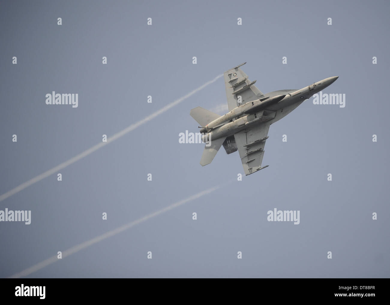 F a 18e super hornet engine hi-res stock photography and images - Alamy
