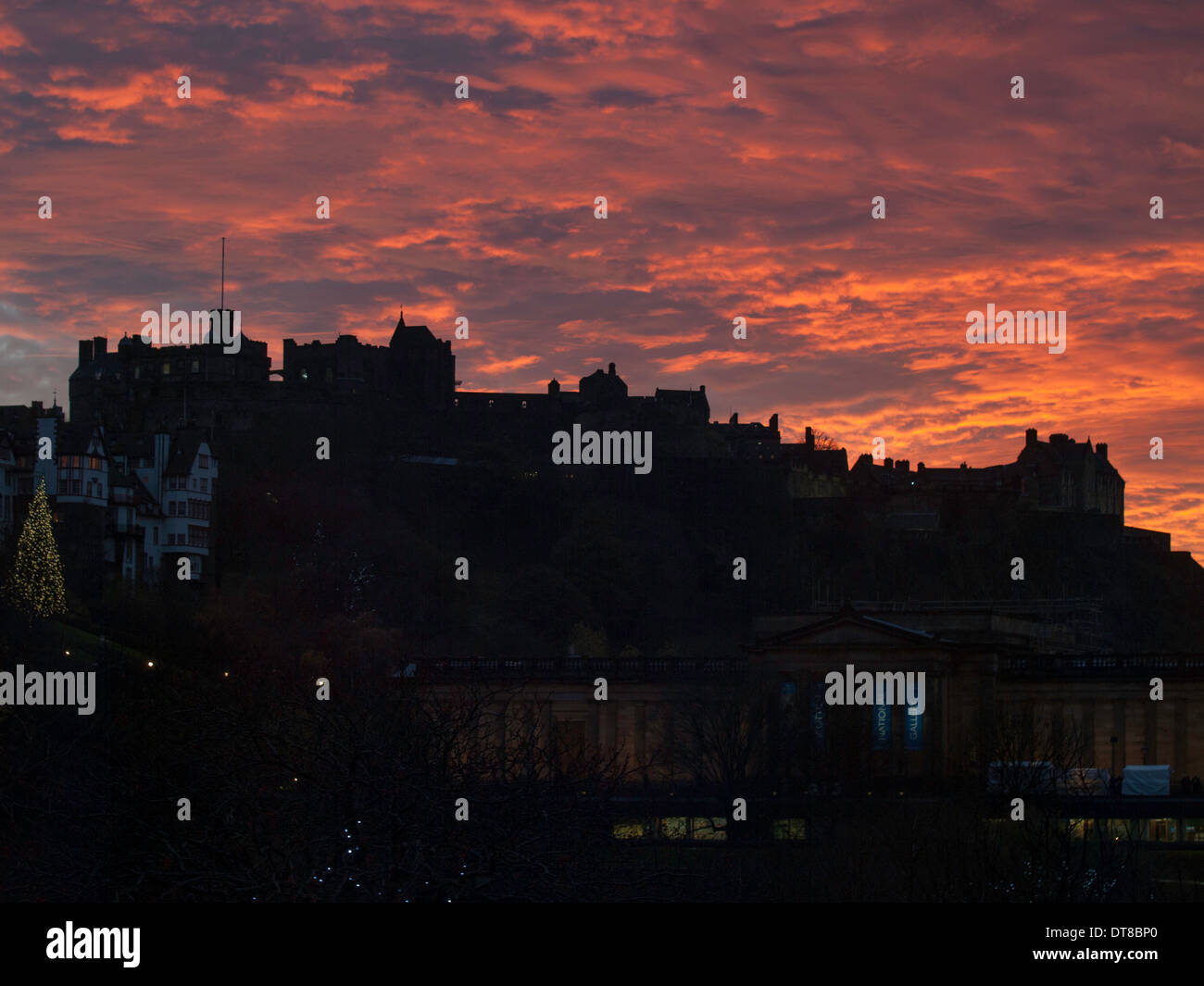 Sunset behind Edinburgh Castle, Princes Street, Edinburgh Stock Photo ...