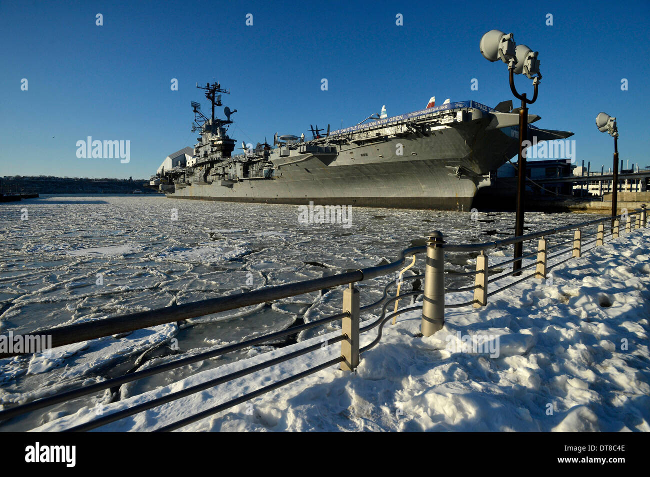 Ice aircraft carrier hi-res stock photography and images - Alamy