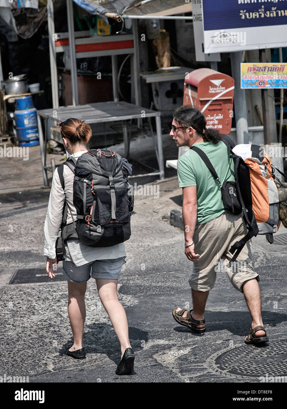 Backpackers. Male and female backpacking couple Stock Photo - Alamy