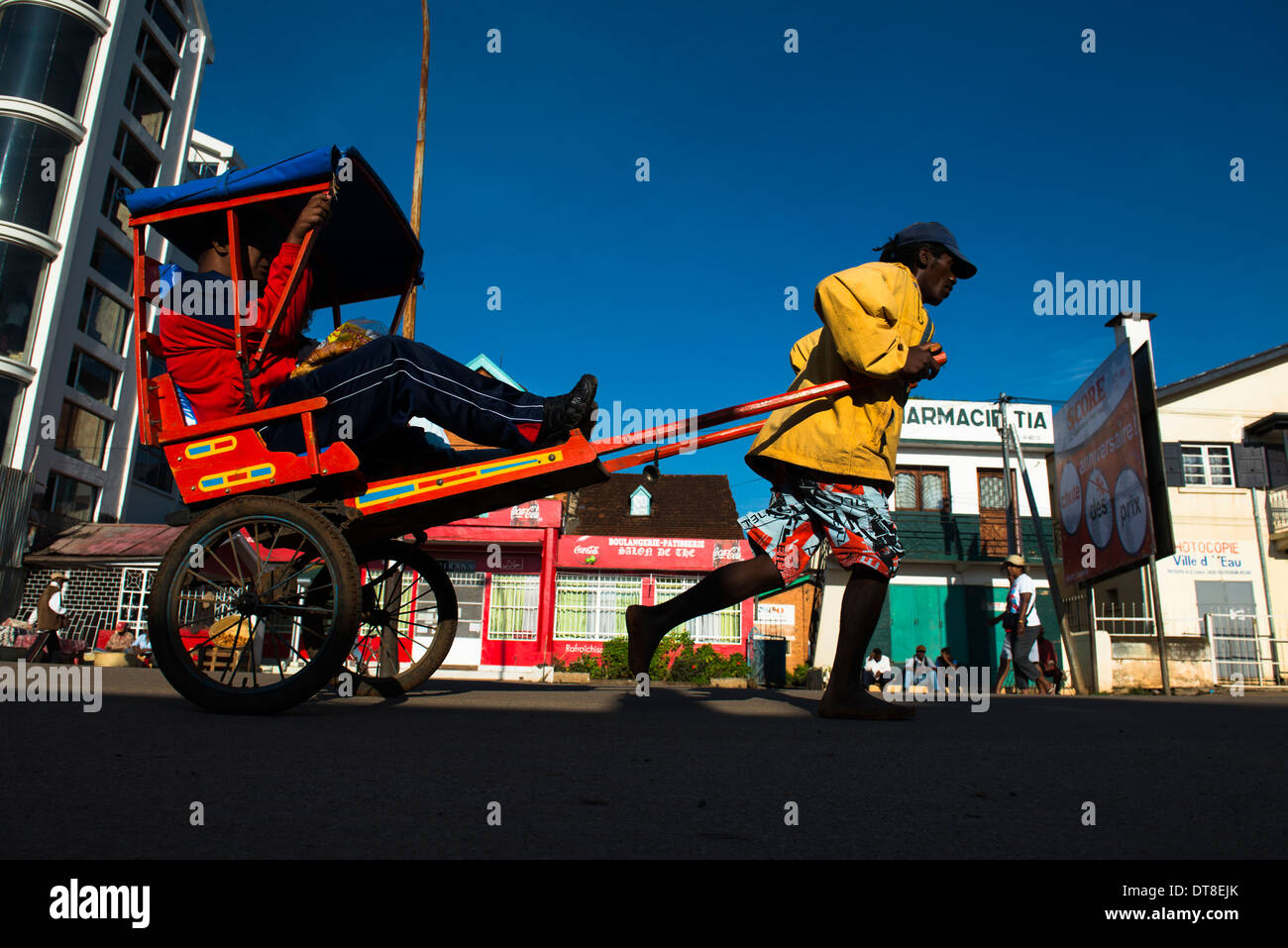 Pousse pousse driver hi-res stock photography and images - Alamy