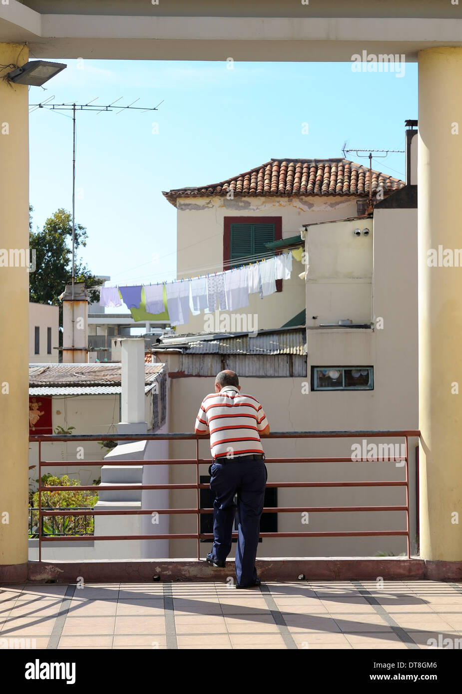 Old man leaning over railings hi-res stock photography and images - Alamy