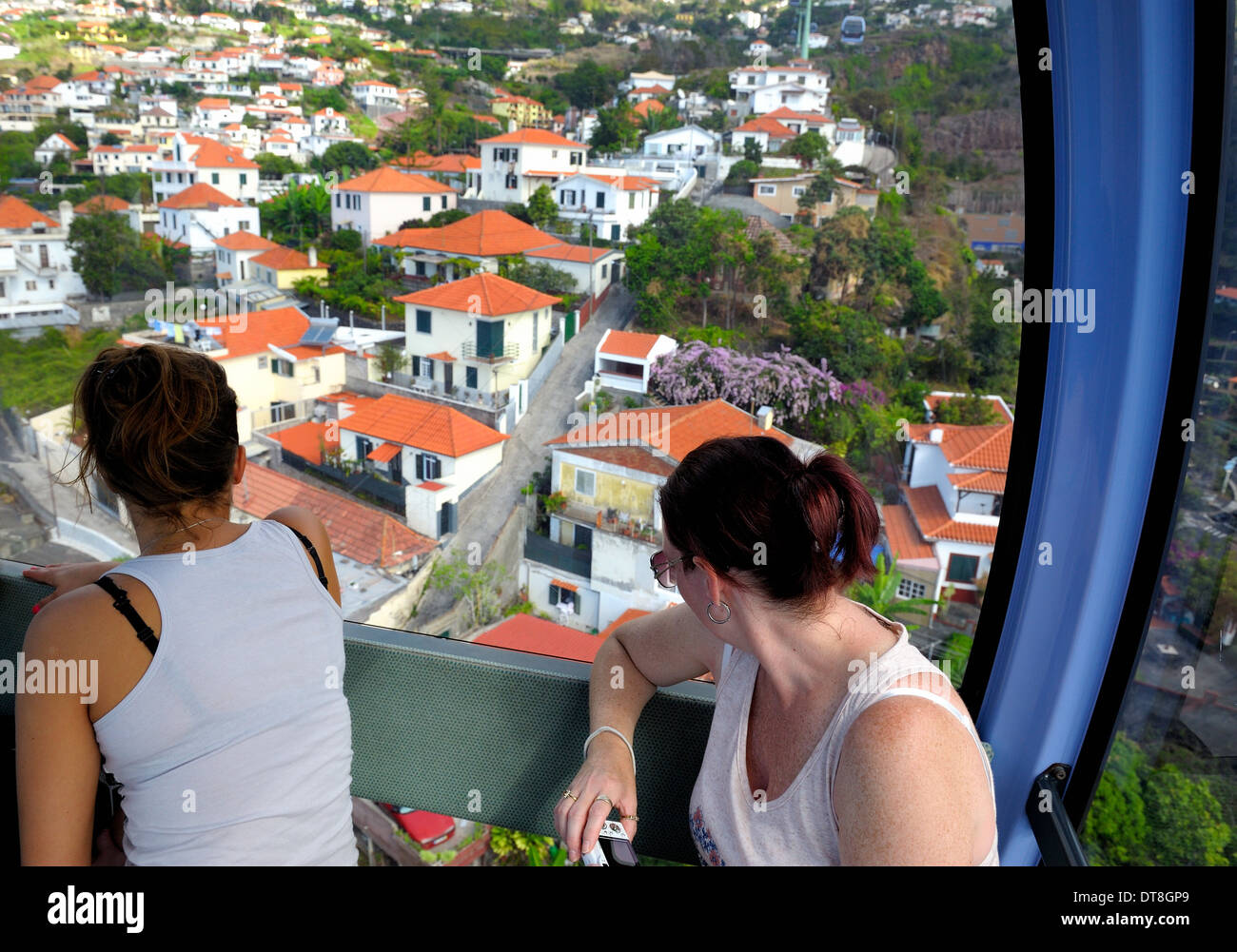 Cable car with people hi-res stock photography and images - Alamy
