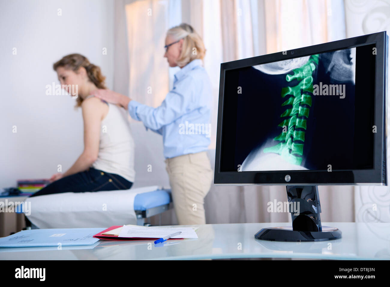 RHEUMATOLOGY CONSULTATION WOMAN Stock Photo - Alamy